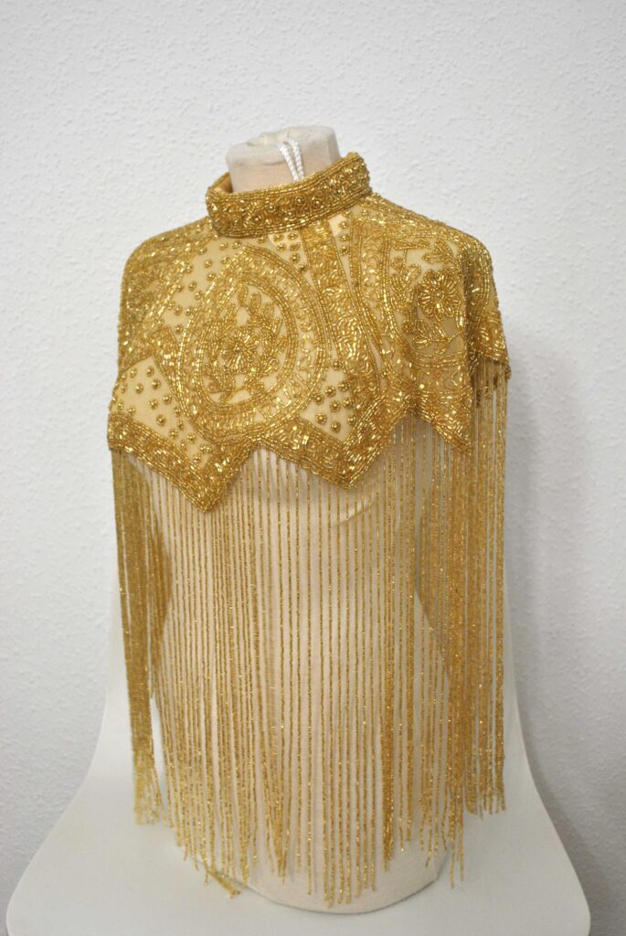 Capa de fiesta joya dorada - El joyero de Miriam