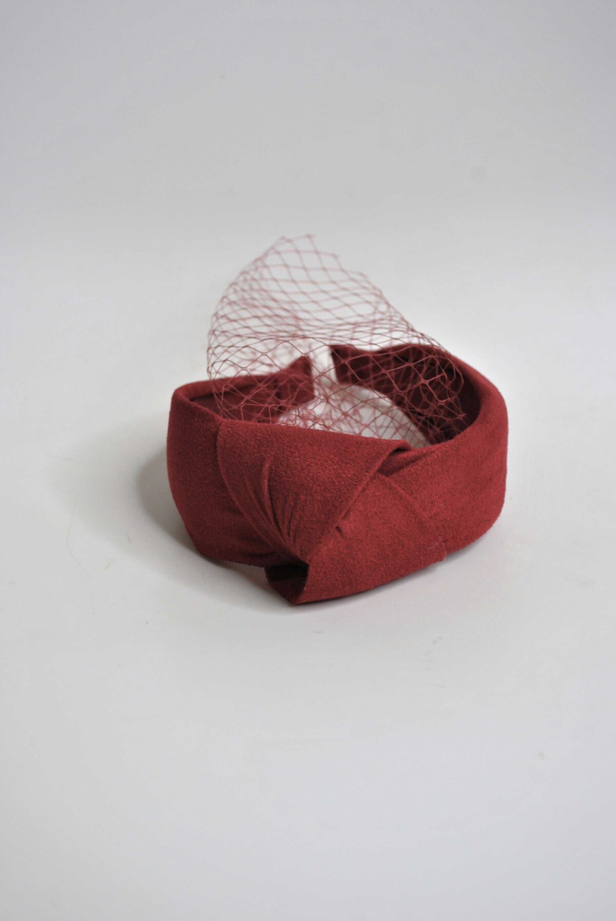 Diadema redecilla roja burdeos - El joyero de Miriam